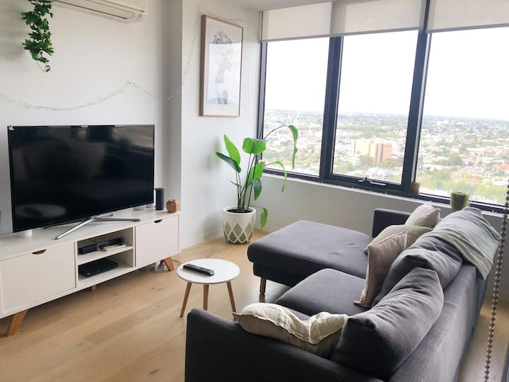 Modern Apt With Skyline Views - St Kilda
