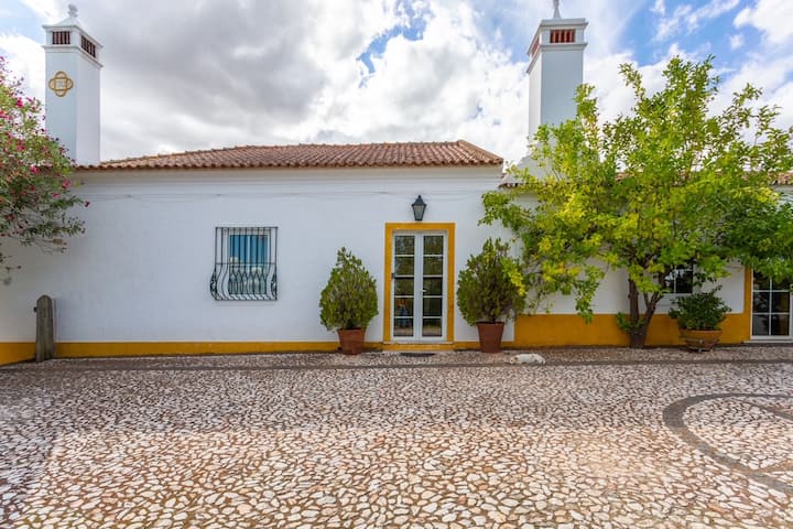 Large Traditional Cork Estate - Redondo