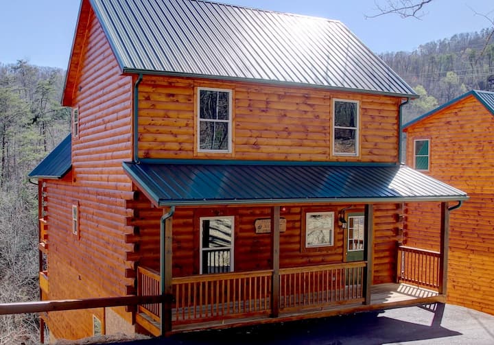 Downtown 2600sqft-5bd-hottub-theater-pool Tble - Pigeon Forge, TN