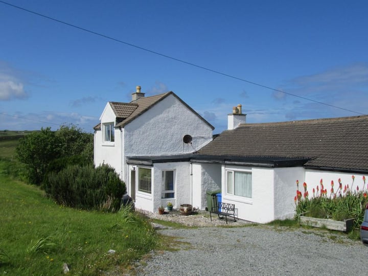 Cosy 1 Bedroom Apartment - Skye