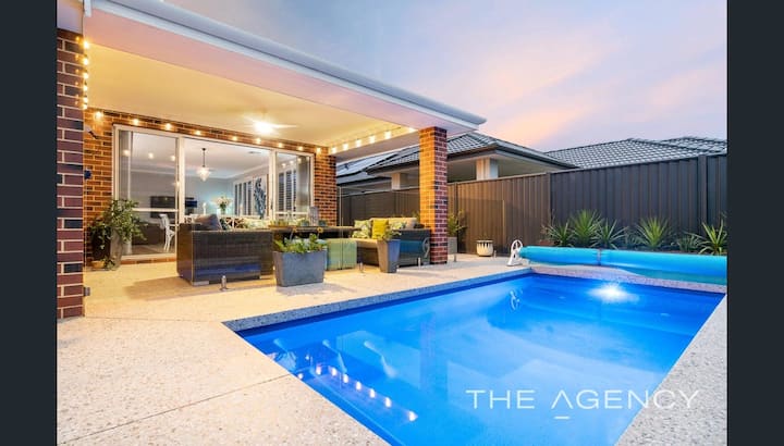 Luxury Hamptons Beach House - Mindarie