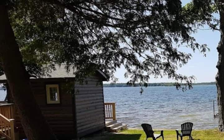 Relaxing Farmhouse Escape - Kawartha Lakes