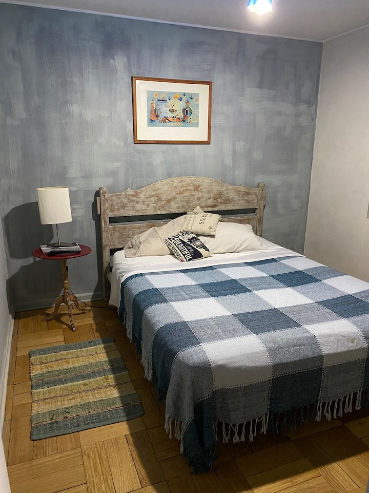 Habitación Excelente Ubicación, Con Cama Queen - Las Condes