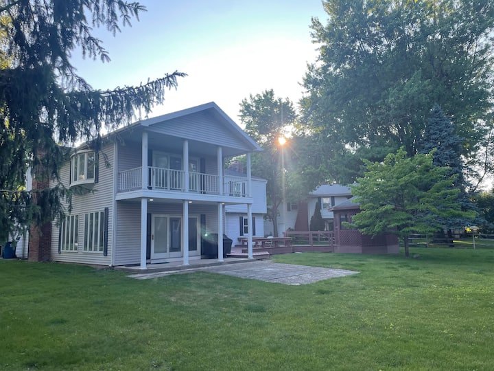 Spacious Golf Course Home Perfect For Families - リーガ, MI