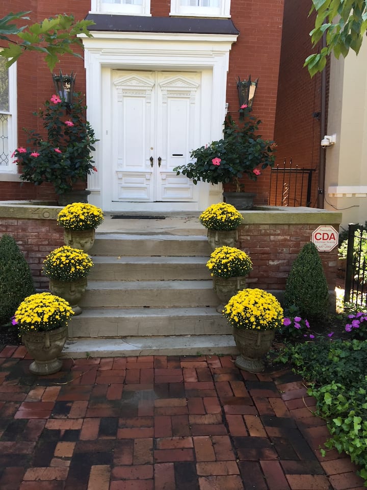 Eagles Nest @ Mcpherson House! - St. Louis, MO