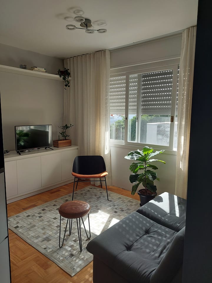 Studio Completo Com Garagem - Porto Alegre