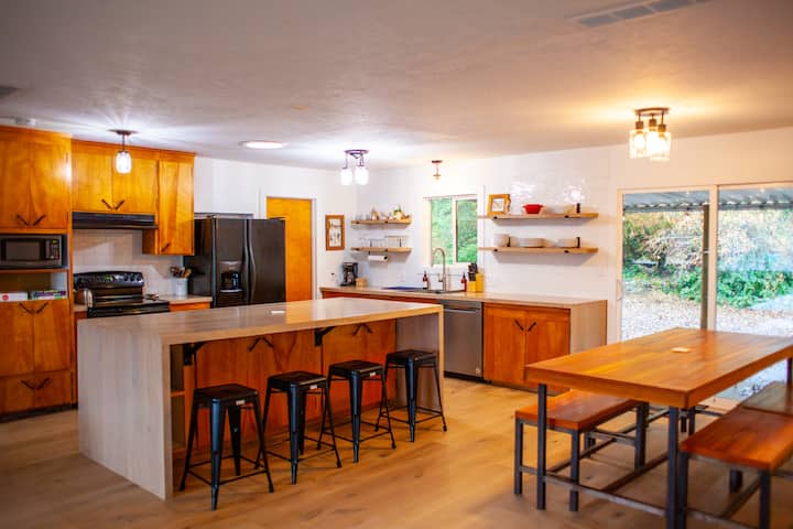 Hilltop Home In The Gorge - The Dalles, OR