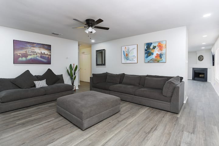 Golden Paradise ~Hottub - Luckey Ranch – San Antonio
