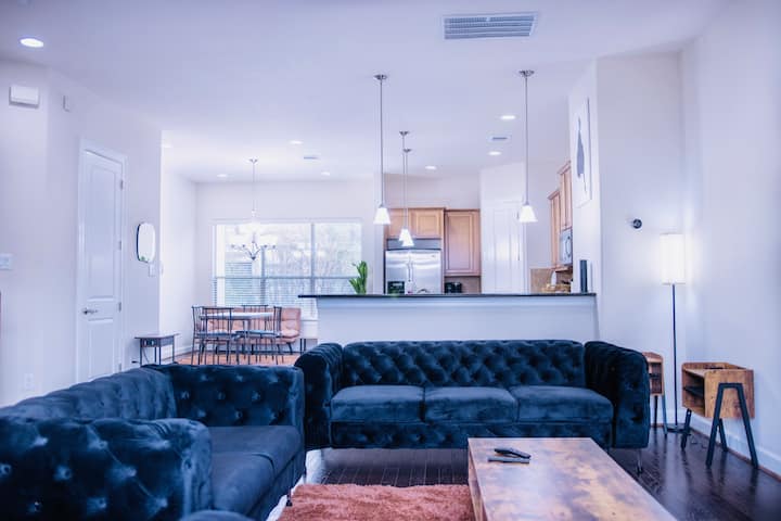 Modern Townhome W/king Bed In Dt - Houston, TX