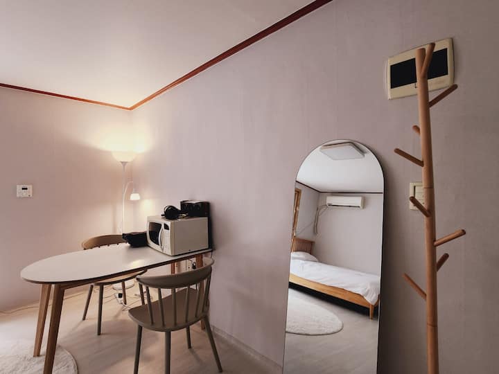 #78 Spacious Studio - Queen Bed! - Incheon
