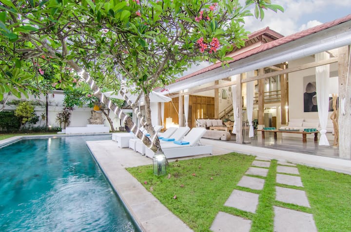 Luxurious&spacious 4br Villa In Seminyak - Legian