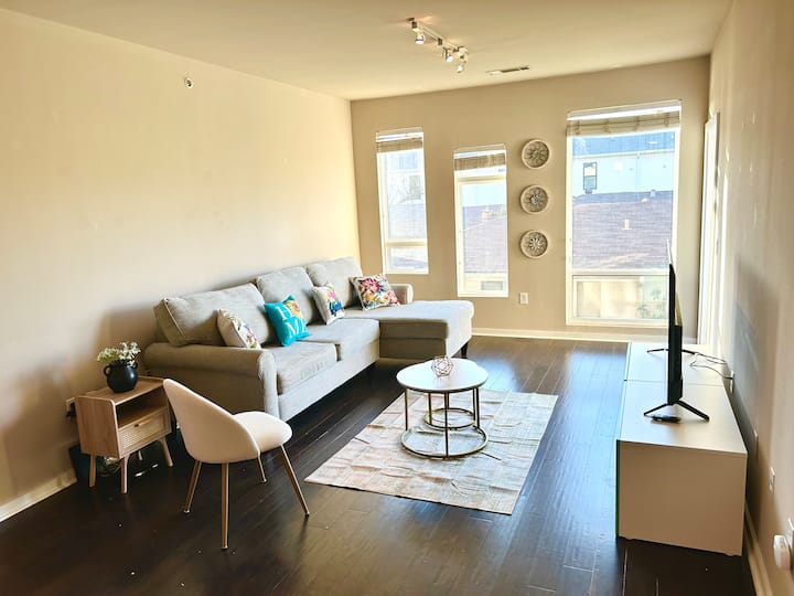 Amazing, Spacious 2 Bed Condo, Heart Of Oak Lawn! - Dallas, TX