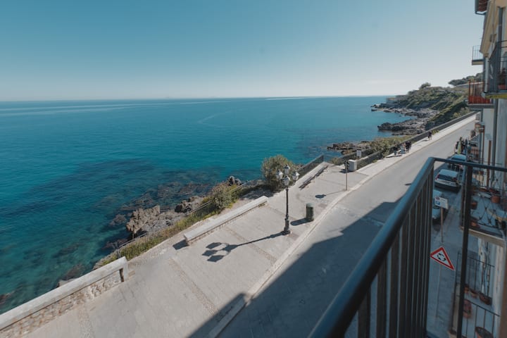 Tra La Rocca E Il Mare Di Cefalù - Cefalù