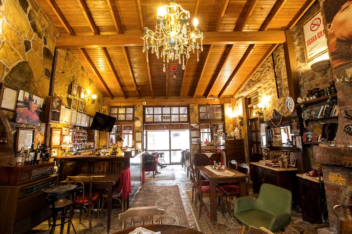Urla'da 200 Yillik Tarihi Otel - Urla