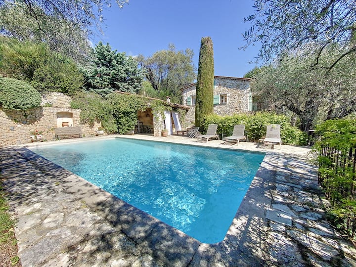 Charmante Propriété à Grasse Avec Piscine - Grasse