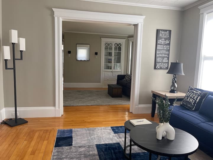 Spacious And Minutes To Downtown - Salem, MA