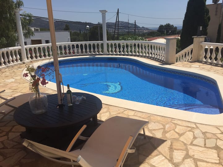 Belle Villa Avec Piscine à Roses - Roses