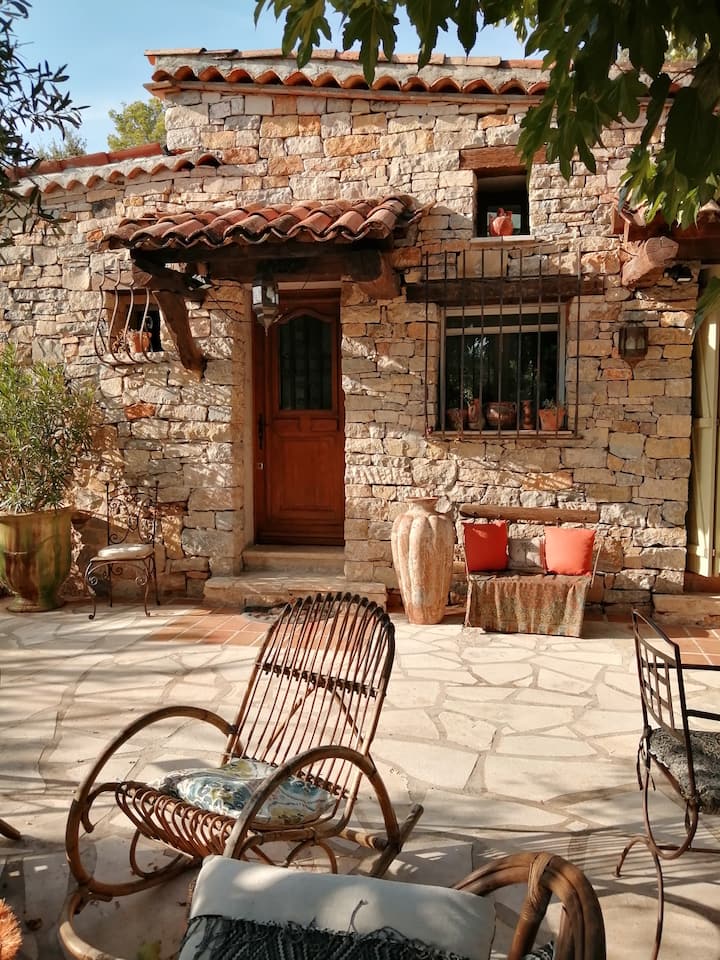 Un Petit Paradis En Provence. - Tourtour