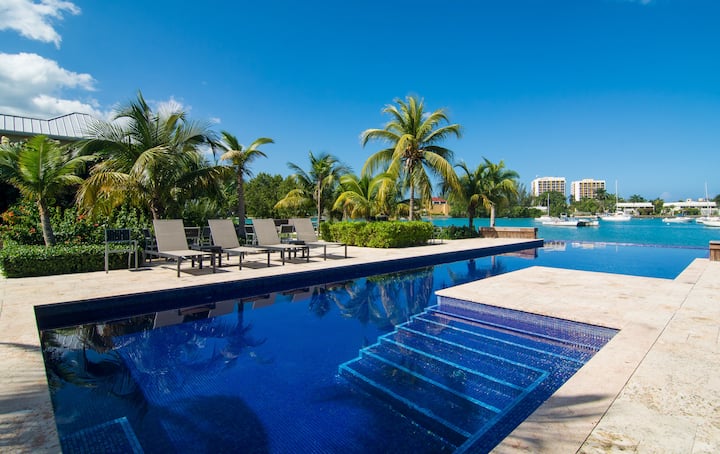 Sophisticated Spacious Home: Pool, Gym& Near Beach - Montego Bay