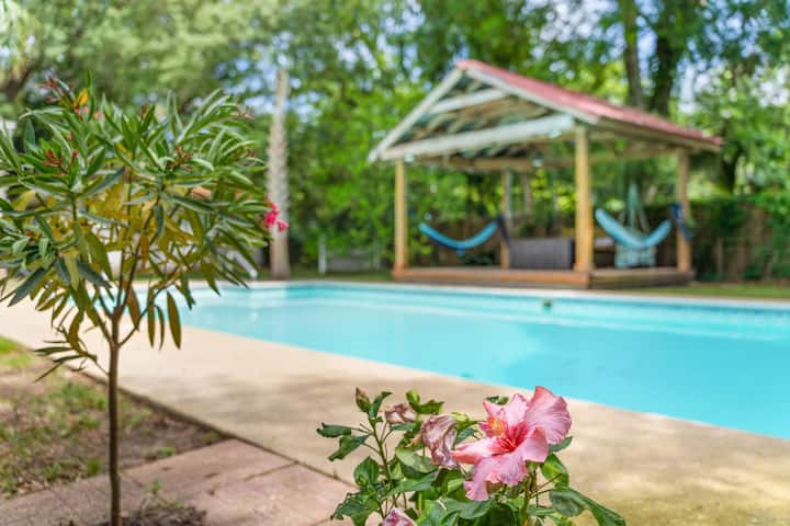 Private Paradise Pool & Arcade! Disk Golf - Pensacola, FL