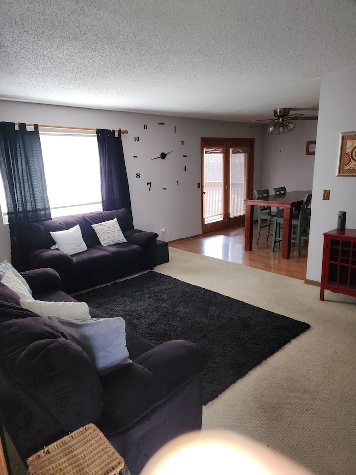 Cozy 4 Bedroom, 3 Bathroom Home. - Wichita, KS