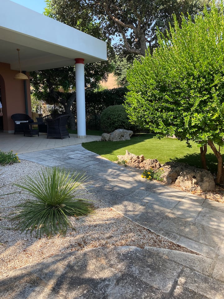 Villa Con Giardino Vicino  Al Mare E All’aeroporto - Brindisi