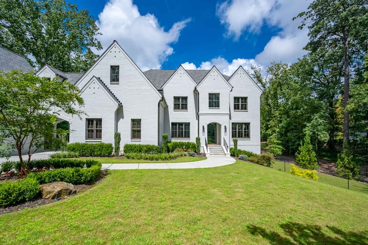 Dream Home Atlanta, Enjoy In Luxury And Comfort - Sandy Springs, GA