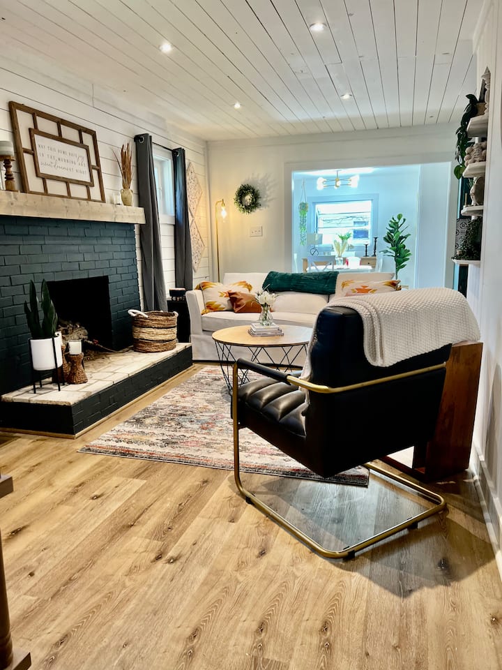 Cozy Cottage King Bd Lake Access - Dandridge, TN
