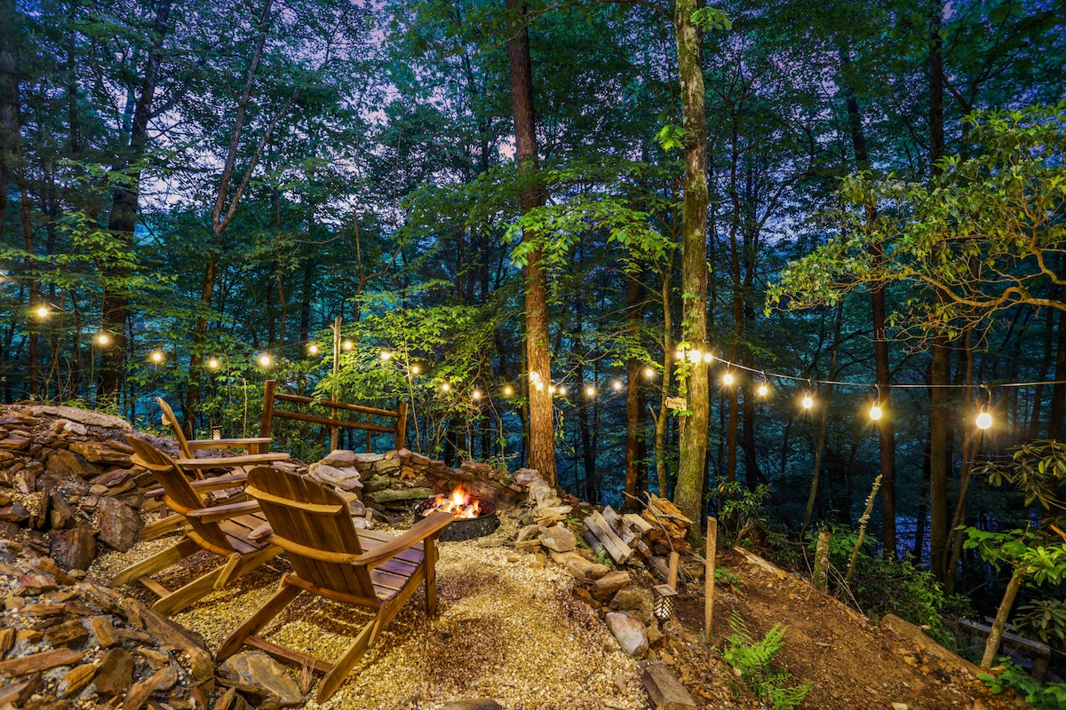 Blue Ridge romantic mountain cabin with hot tub - Cabins for Rent in ...