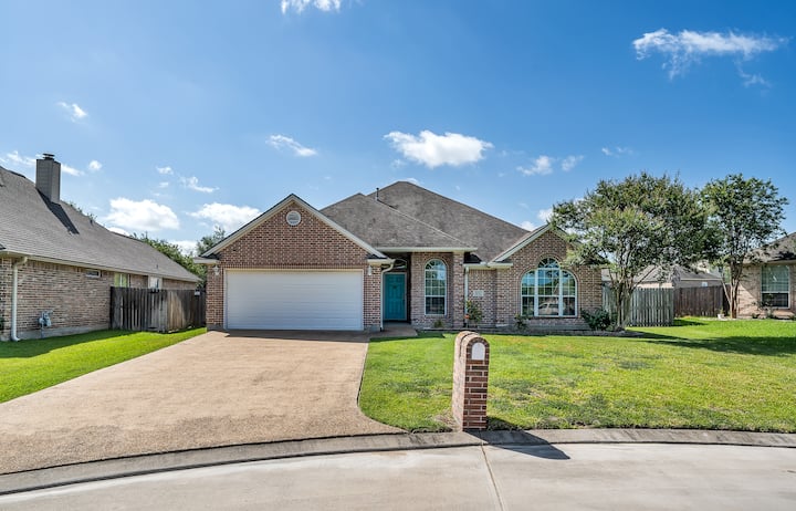 Blue Oasis Close To Kyle Field - College Station, TX