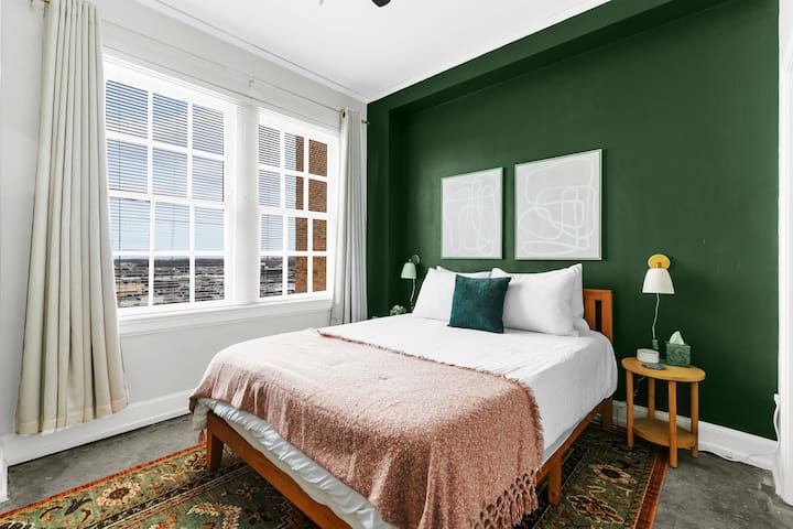 Cozy Historic Downtown Bham Apt - Free Parking - Homewood, AL