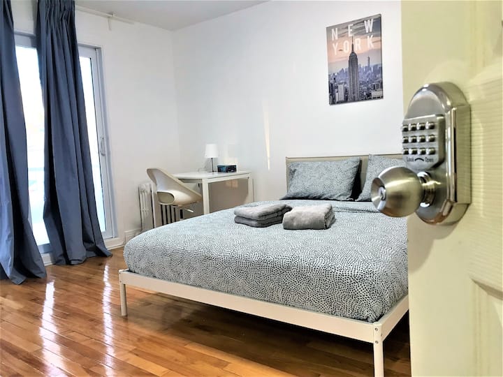 Brand New Comfortable Room Near Station Metro - Montreal