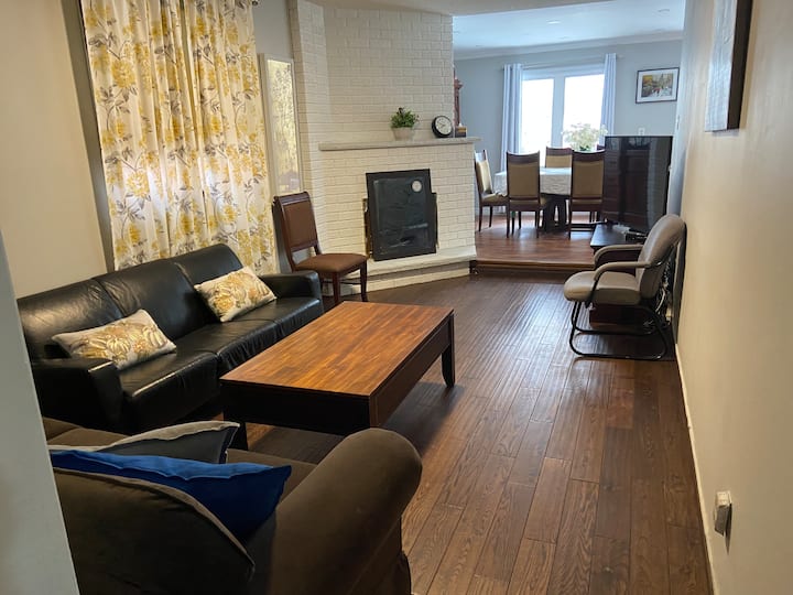 Cozy Bedroom Beside Toronto - 256