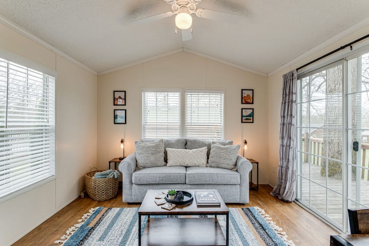 Story-time Stay At Our Rupert Cottage! - Monteagle, TN