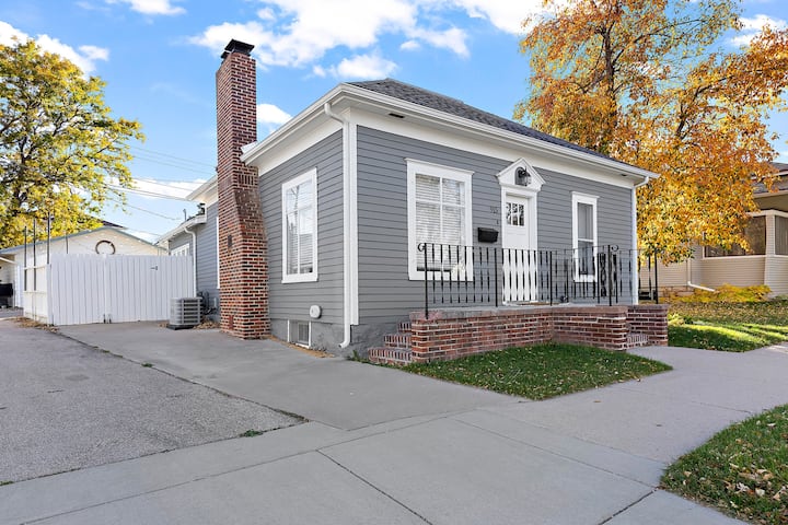 Downtown Cottage With Hot Tub - Rapid City, SD