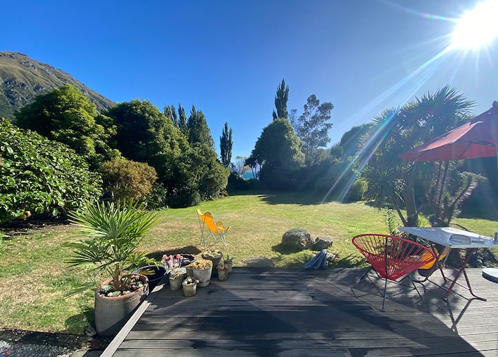 Unique Lakefront Wakatipu Artist Home - Kingston