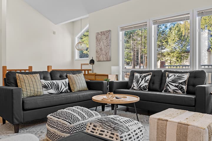 The Timbersmith | Hot Tub | Firepit | Beach Access - Radium Hot Springs