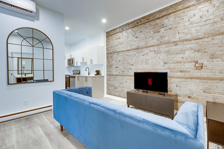 Cute Modern Apartment - Incredible Location - Laval, Canada