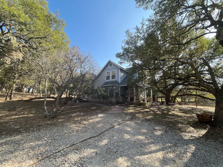 Delux Cottage In The Woods W/ Jacuzzi - Boerne, TX