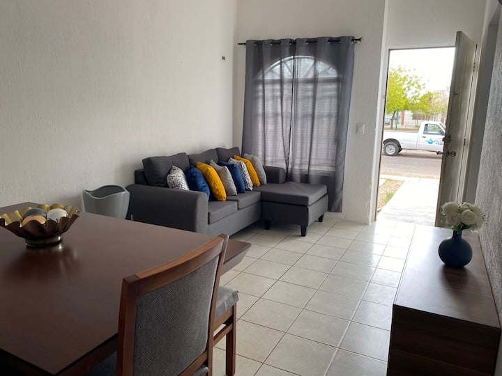 Ven Y Disfruta Casa En Esquina Frente Al Parque - La Paz