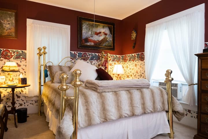 The Cardinal Inn: The Bluebird Room - Canandaigua, NY