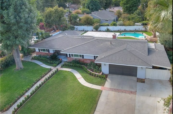 Victoria Woods Pool Escape! - Riverside, CA