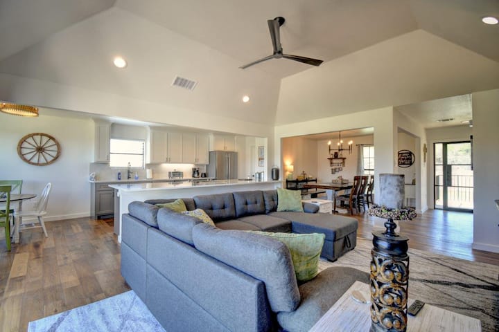 Spectacular Riverfront With Pool - Kerrville, TX