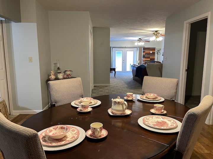 Crawberry Basement Retreat - Harrisonburg, VA