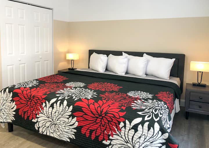 Cozy Beach Studio – 3 Miles From The Best Beach - Fort Myers Beach, FL