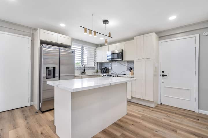 Modern 3br/2ba Home Steps From Ewa Beach - Ewa Beach, HI