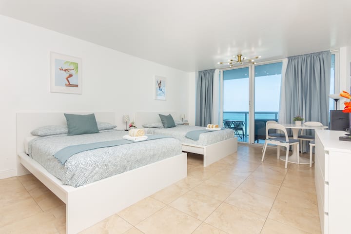 Oceanfront Balcony Apt With Parking - Miami Beach