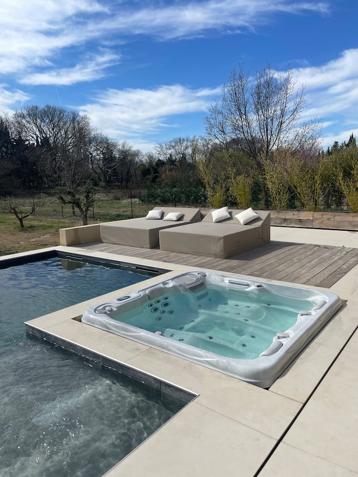 Villa Neuve Piscine Et Jacuzzi - La Fare-les-Oliviers