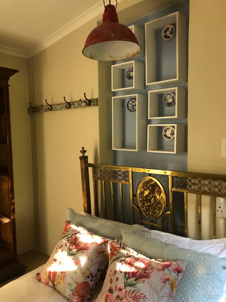 Houghton Rosebank Garden Cottage With Pool View - Johannesburg