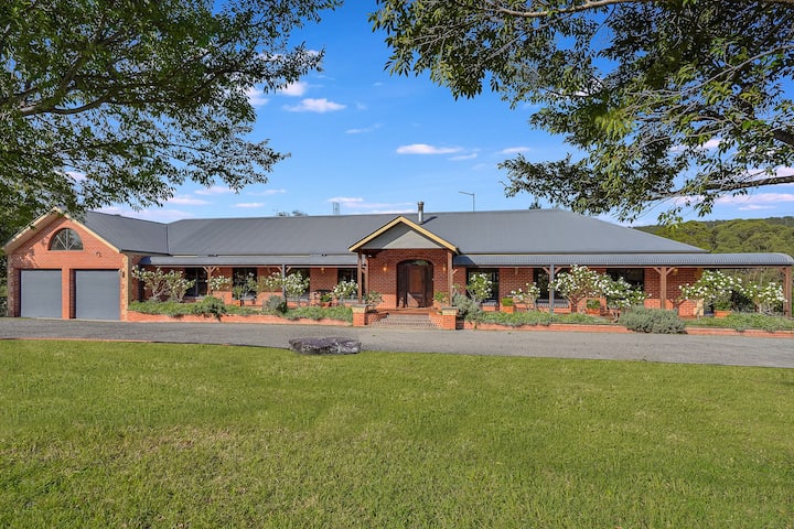 Buttai Farm Escape: Serene Views, Spacious Stay. - Maitland